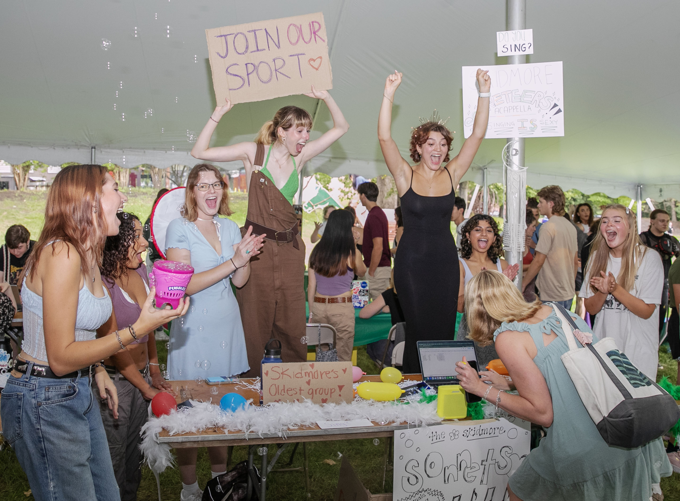 Photo essay: Colorful foliage and talents on display this fall